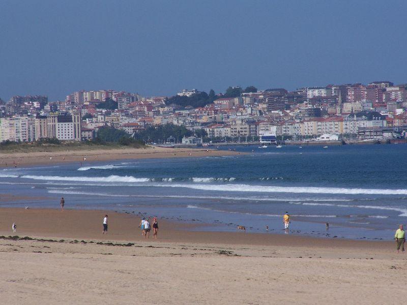 Vista del pueblo y playa, SOMO (Cantabria)