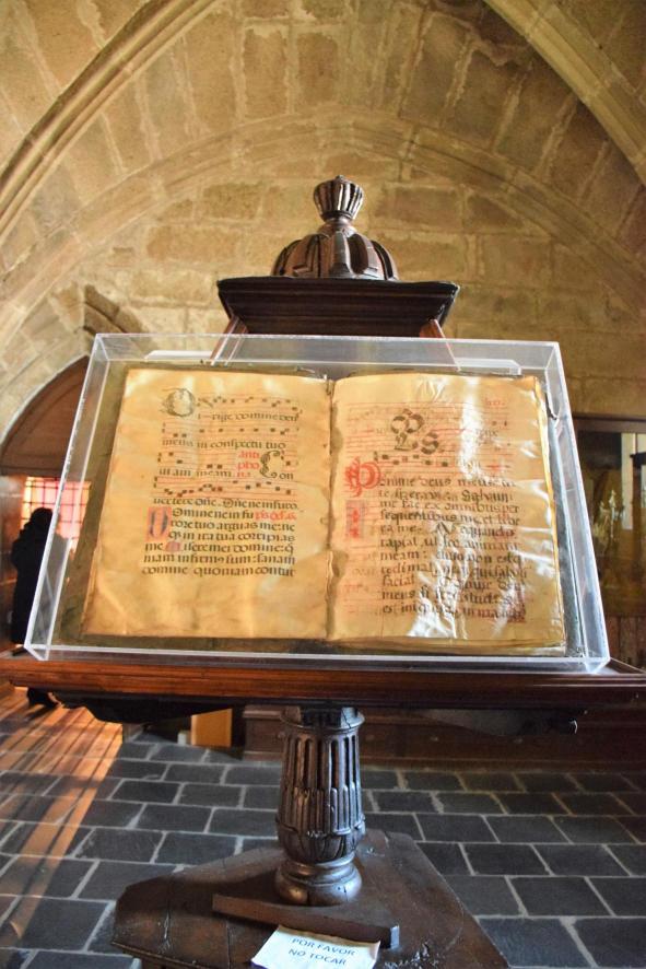 facistol con libro de canto o de lecturas litúrgicas, CACERES (Cáceres)