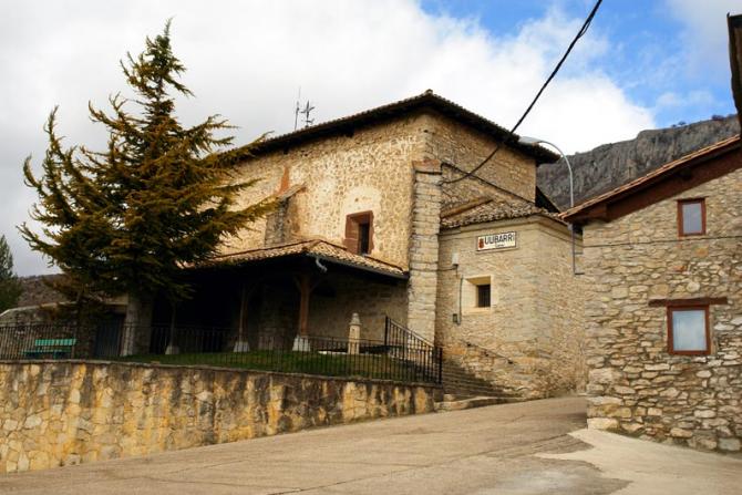 Casa con pino, ULIBARRI (Navarra)