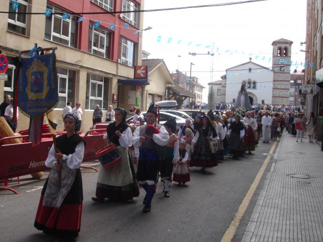 Procesion de la Virgen, Fiestas Sta. Isabel, LUGONES (Asturias)