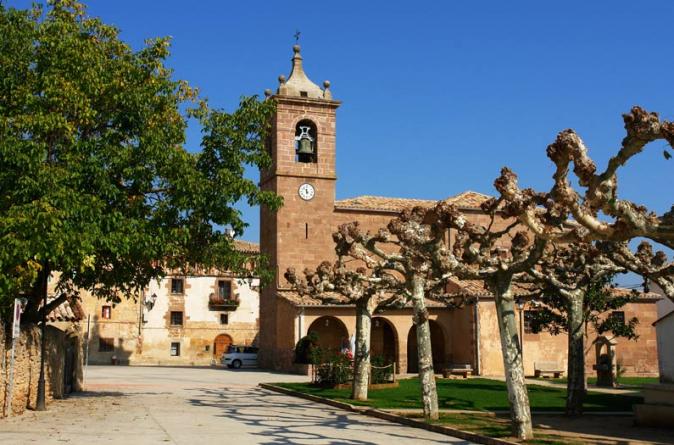 Iglesia y plaza, ACEDO (Navarra)