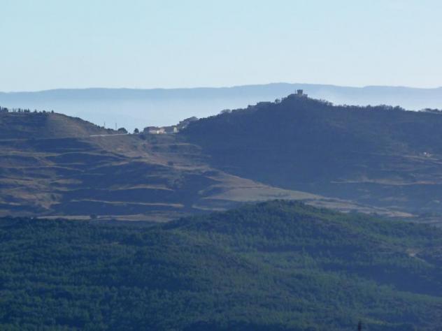 uxue visto con zoom desde guerinda, UJUE (Navarra)