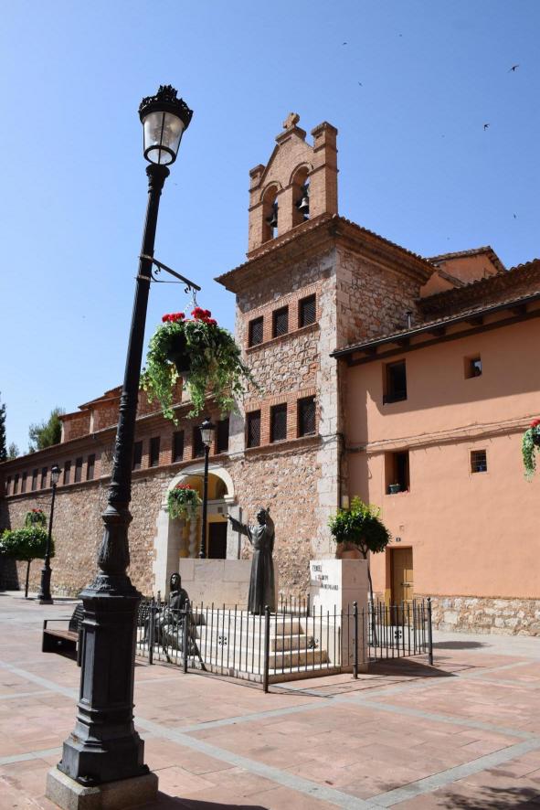 Monumento al Obispo Anselmo Polanco y Convento de San José y Santa ...