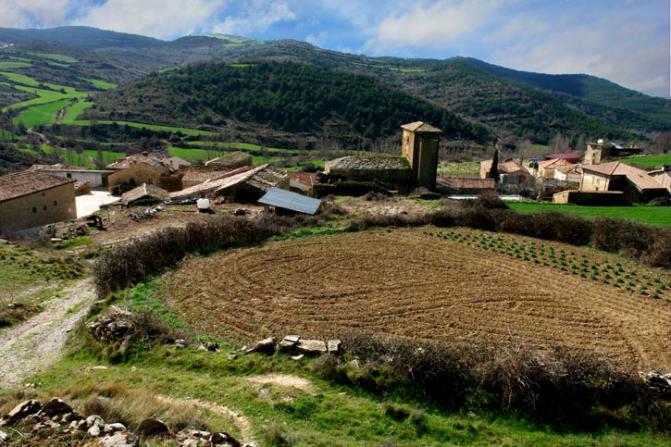 vista semiaerea del pueblo, LEOZ (Navarra)