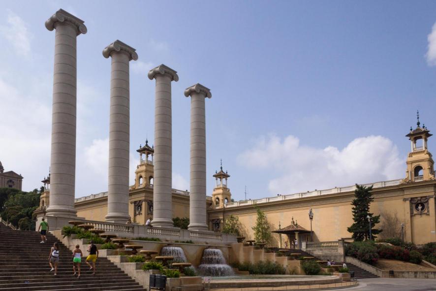 Las cuatro columnas, BARCELONA