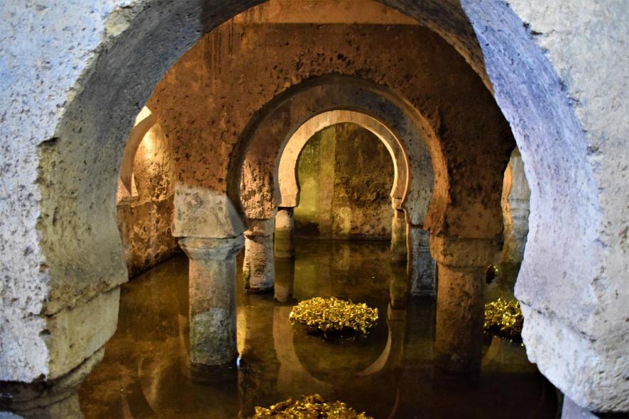 El aljibe andalusí en el «Palacio de las Veletas», también conocido ...