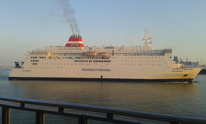 Nave Tirreno. Entrando en el Puerto., BARCELONA